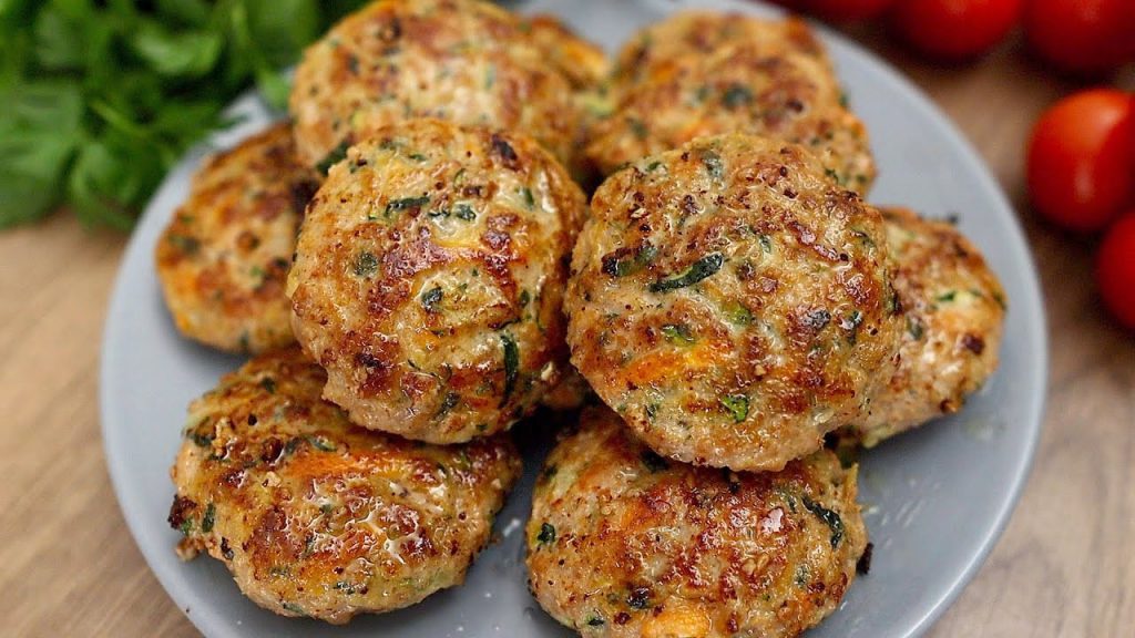 Pyszna i sycąca potrawa z mięsem mielonym i cukinią. Gdy tylko goście ...